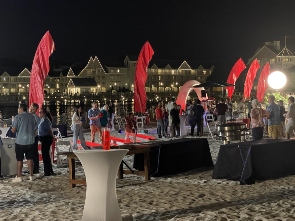 7 Creative Ways to Use Feather Banners for Your Next Event - Kiteman Group